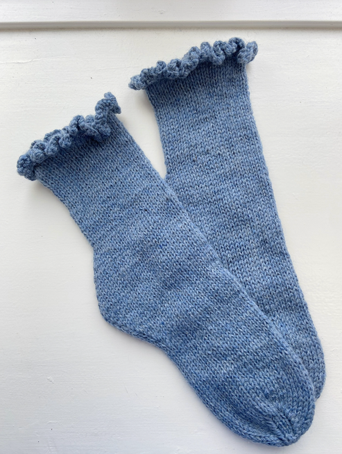 Ultra Easy Ruffle Socks – easy as knit